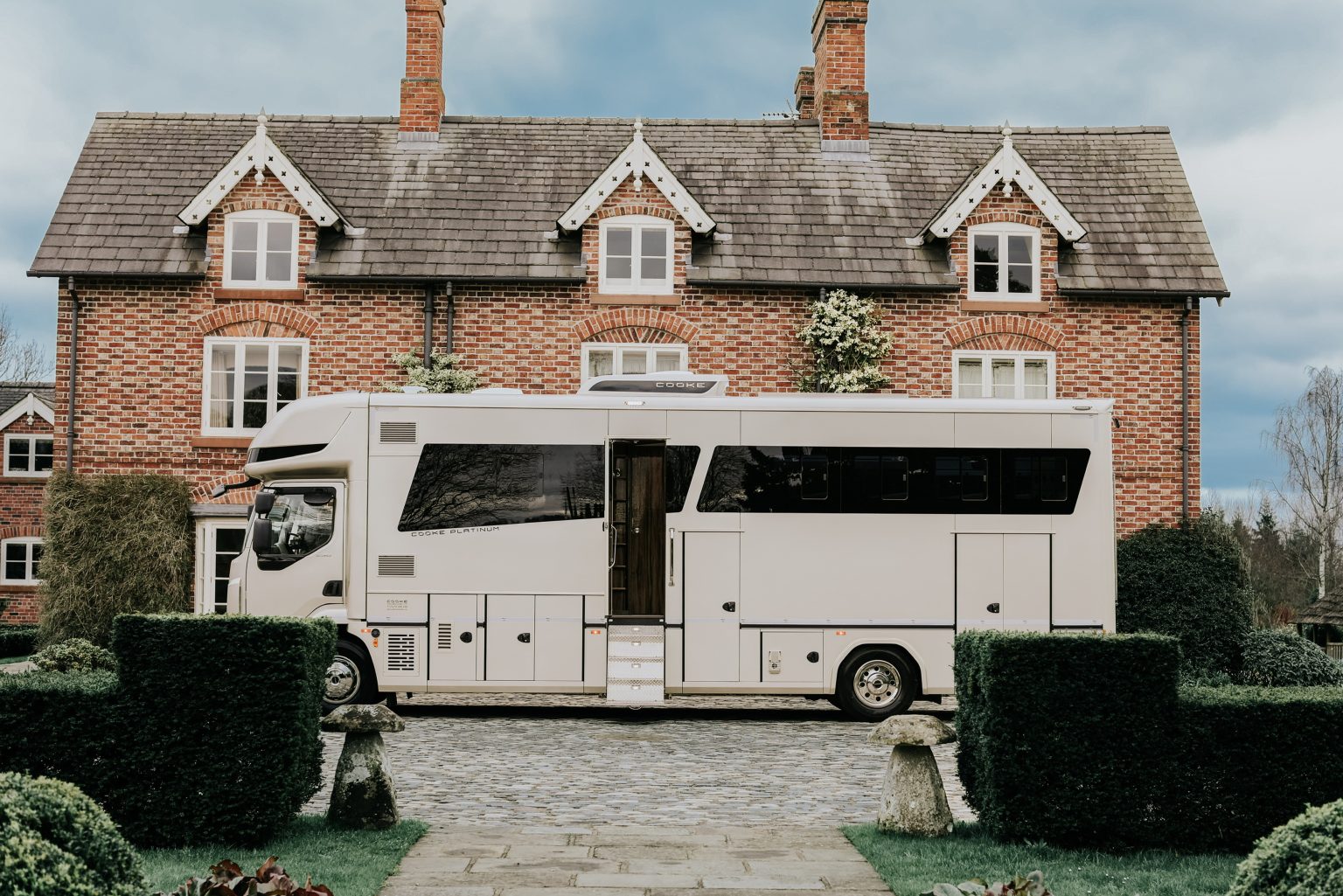 Horseboxes for Sale | Bespoke Horseboxes| Cooke Coachbuilders